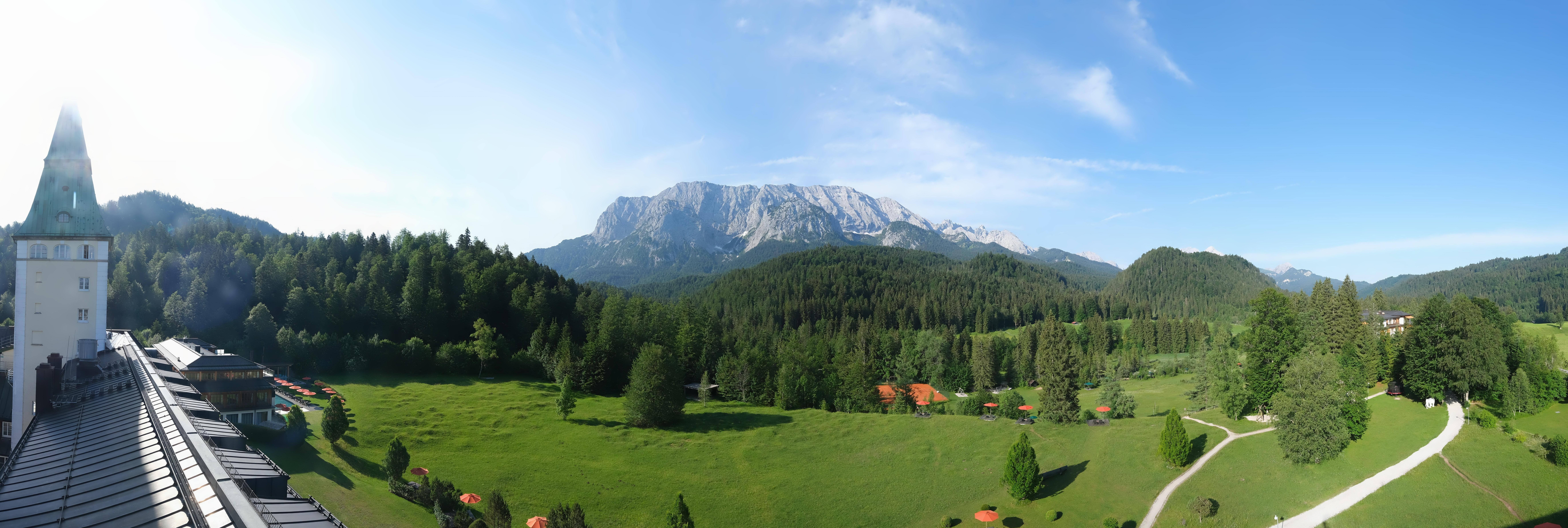 Webcam Hotel Schloss Elmau 1013 m... • Oberbayern - Bayerische Alpen ...